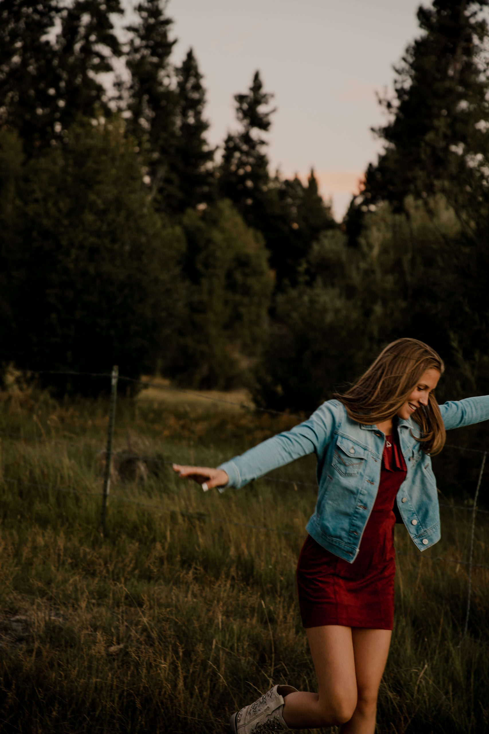 Senior Portrait Session / Sisters, Oregon - juniperandrustphotography.com